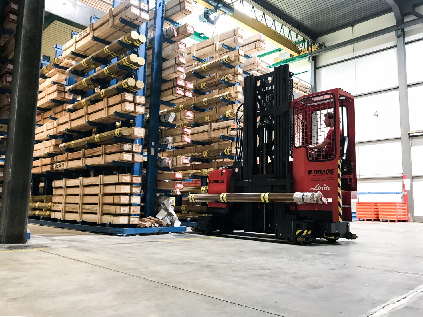 Electric multidirectional sideloaders: DMS and DMS_LK | DIMOS